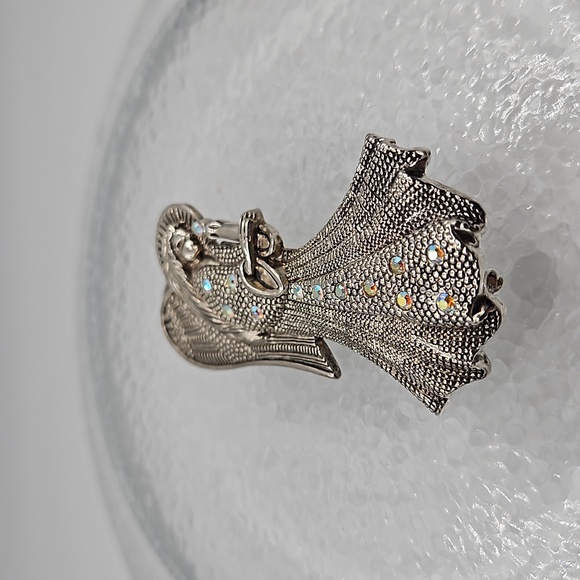 Jewelry | Vintage Angel Brooch | Poshmark